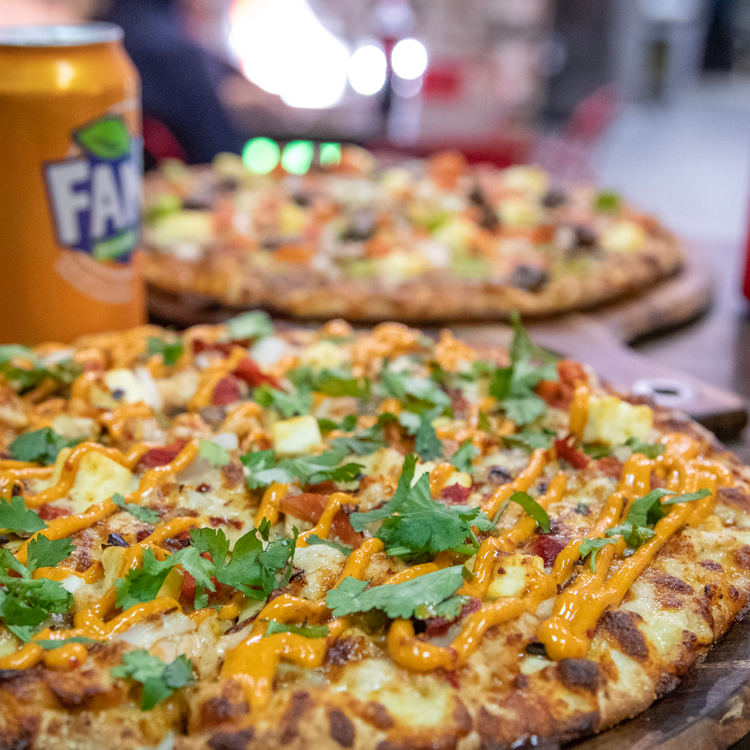 What Beverage Goes Best With Pizza? - OOSHMAN